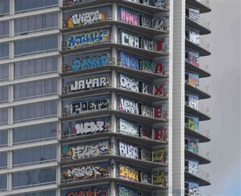 La Begins Work To Secure Graffiti Covered Downtown High Rise Development Daily News