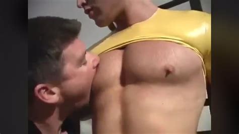 Sexy Muscle Men Latex 日本語で
