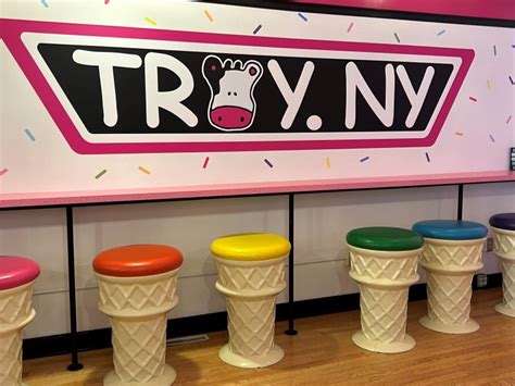 H2ms Troy Office Kicks Off The Summer With An Ice Cream Social At The Dutch Udder Downtown