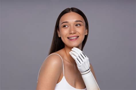Free Photo Side View Young Woman With Prosthesis