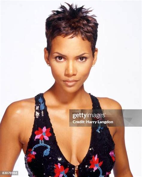 46 466 Halle Berry Photos And High Res Pictures Getty Images