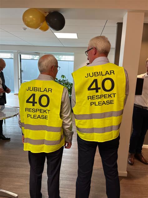 Tillykke Til Hans Og Flemming Med De 40 år Hos Andersen Motors A S Lise Bertelsen