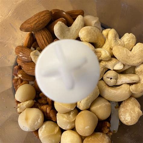 כדורי תמריםקקאוששבי קקאו ואגוזים