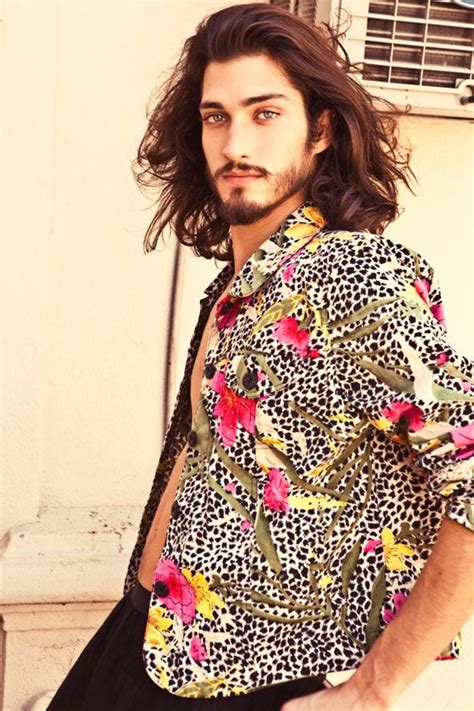 Corte De Cabello Gitano Hombres Orejones