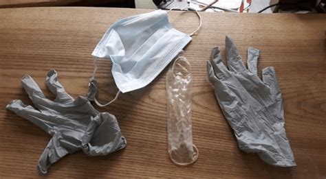 Girl Eats Live Mouse Techoblanco