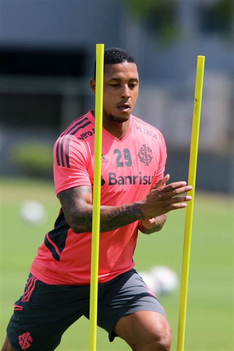 David faz exames e fica perto de assinar com o São Paulo são paulo ge