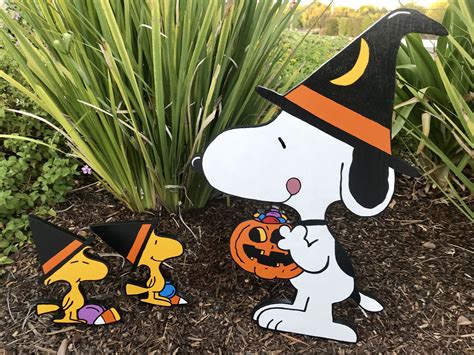 Trick Or Treat Snoopy Snoopy Halloween Decor Ideas Snoopy Themed