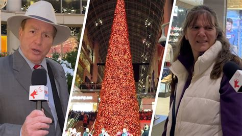 No Signature Tree Aka Christmas Tree At Torontos Eaton Centre