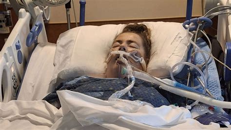 My Lungs Turned To Concrete And Collapsed After Vaping Left Black