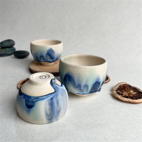 潮汐。手工陶杯三入組 酒杯 茶杯 湯吞 茶具 陶藝 陶器 禮物 兩顆麻糬陶藝工作室｜茶壺 茶杯 茶具人氣榜 Pinkoi