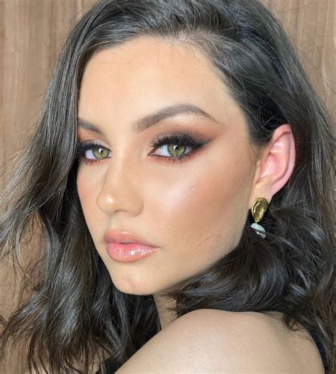 Sultry Bridesmaid Makeup Bridesmaids Makeup Green Dress Hair Makeup