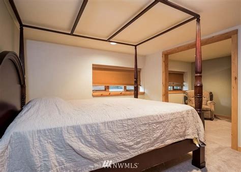 16135 Se Newport Way Bellevue Wa 98006 Redfin