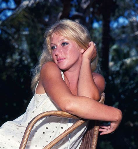 25 Photos Of A Young Helen Mirren That Prove She S Always Been Stunning