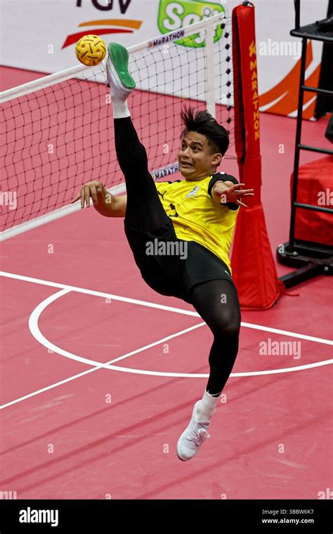 Kuala Lumpur Kul May 17 Mohamad Azlan Alias Of Malaysia Kick The Ball In The Group Match Of