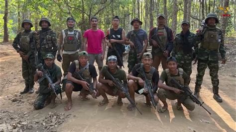 Tv ကောန်အချုက် ဂြိပ်တိတ်နူဗ္ဒိုပ်ဗၠာဲသၟိင်ဍုင်ရေဝ် ၃ တၠ အာစိုပ