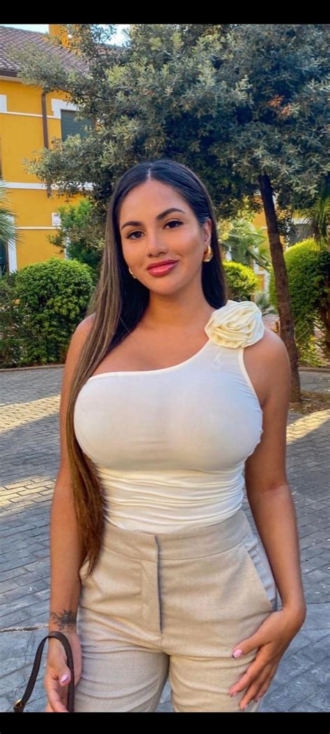 Lovely Fit R 2busty2hide
