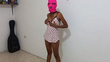 UNE SALOPE BRUNE RENCONTRE SON DEMI FRÈRE LA SALOPE LE SÉDUIT ET L INVITE À AVOIR DES