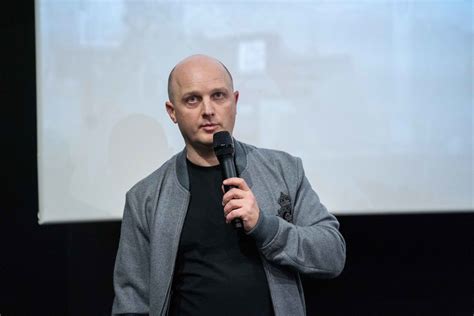 Žiedus Sumainė Rašytojas Dailius Dargis Ir Jo Mylimoji Viktorija