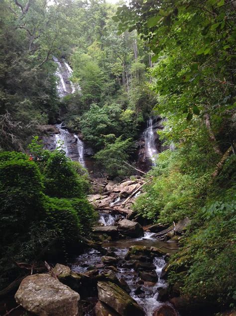 Femme Au Foyer Anna Ruby Falls