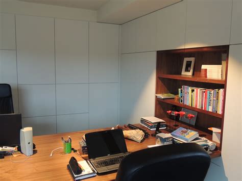 Album Bureau In Notelaar Fineer Met Mat Wit Gelakte Kasten Veha Interieur