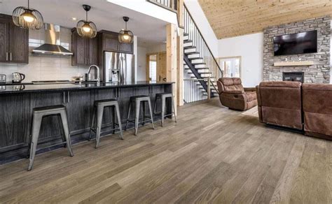 How The Width Of Hardwood Flooring Influences Design