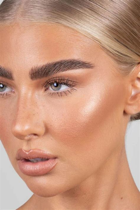 Las Refy Brows Son La Nueva Tendencia En Cejas Gruesas Que Impuso Jess Hunt Vogue