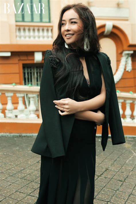 Jennifer Phạm Gợi ý Phối đồ đơn Sắc Sang Trọng Harpers Bazaar