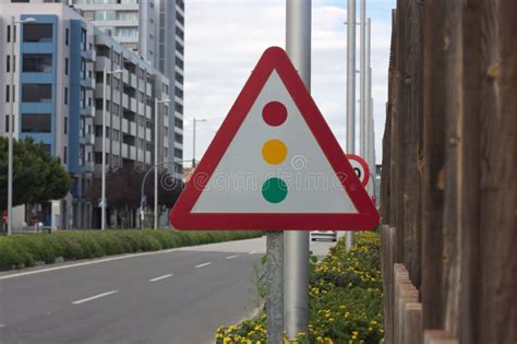 Signe De Triangle Pour Le Feu De Signalisation Image Stock Image Du Sémaphore Information