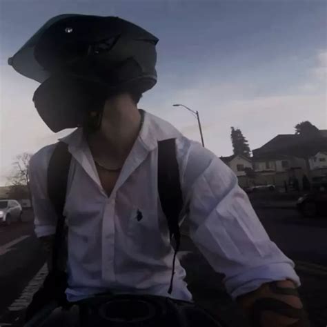 Chat With Lee Motorcycle Racer Enjoy Free Ai Character Roleplay Flowgpt Lee Motorcycle