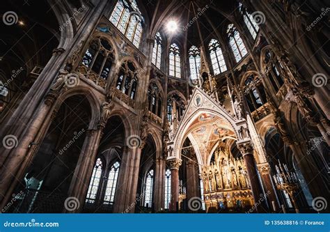Binnenland Van De Beroemde Neo Gotische Votive Kerk Van Votivkirche In Wenen Redactionele Foto