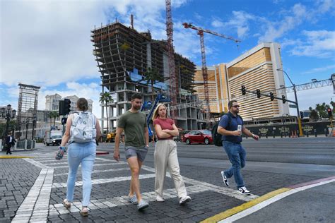 Hard Rock Las Vegas Guitar Shaped Hotel Begins To Rise On The Strip