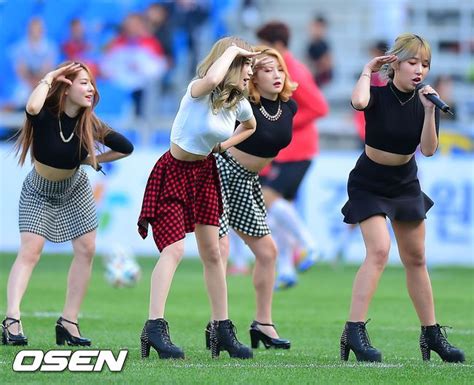 축구 사진 인천전용축구장서 축하공연 펼치는 걸그룹 메이퀸 Ytn