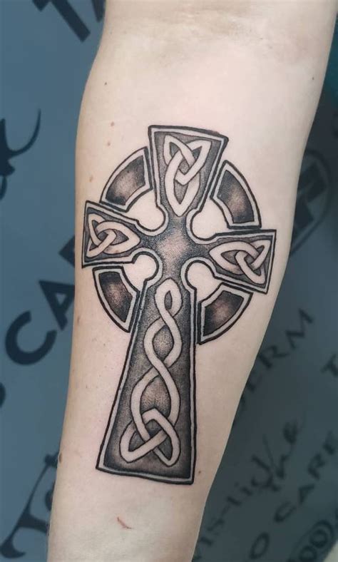 60 Celtic Cross Tattoos Journey Through Time And Culture Tattoo Me Now