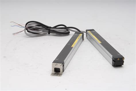 Omron F3sj E0305 25 L Emitter And F3sj E0305n25 D Receiver Safety Light