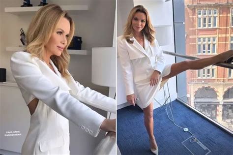 Amanda Holden Cheekily Puffs On ‘cigar With Mum After Phillip Schofield ‘swipe Daily Star