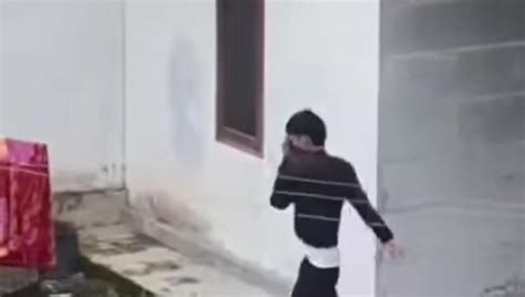 Ketahuan Ngintip Di Kos Kosan Perempuan Pria Ini Nekat Lompat Dari