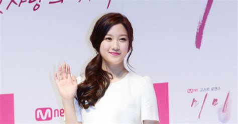 포토 문가영 우윳빛 각선미