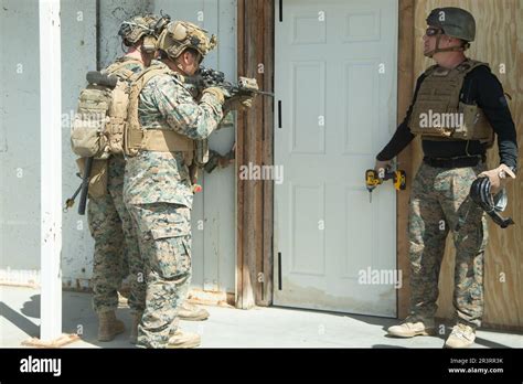 U S Marines With 1st Battalion 1st Marine Regiment 1st Marine