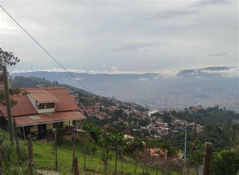 Se Vende Finca Con Exelente Vista Medellín 2 Cuartos 122310 M²