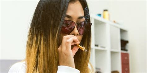 Learn How To Roll A Roach To Maximize Your Joints Herb