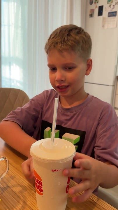 Первый раз пробую молочный коктейль Milkshake Youtube