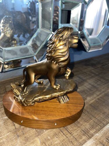 Simba Lion King 20 Years Service Award Disney Bronze Statue Cast