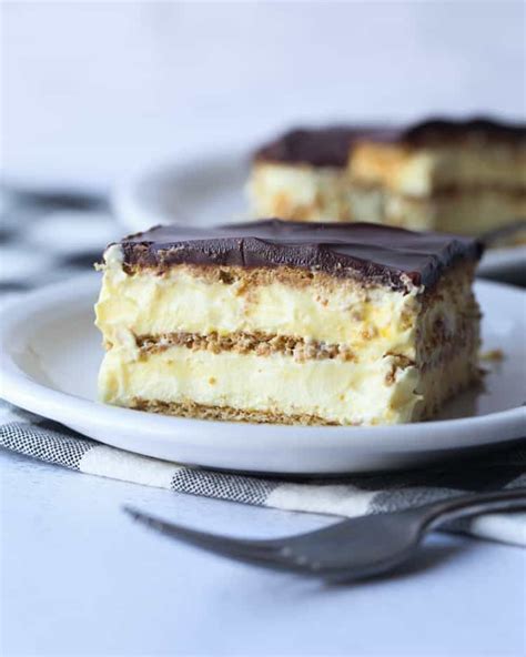 Easy Chocolate Eclair Cake Recipe Cookies And Cups