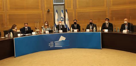 ועדת הבחירות פסלה את שם מפלגתה של לריסה טרימבובלר גלובס