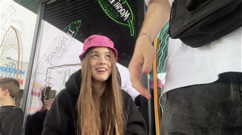лапает за жопу кореша Youtube лапает за жопу кореша Youtube