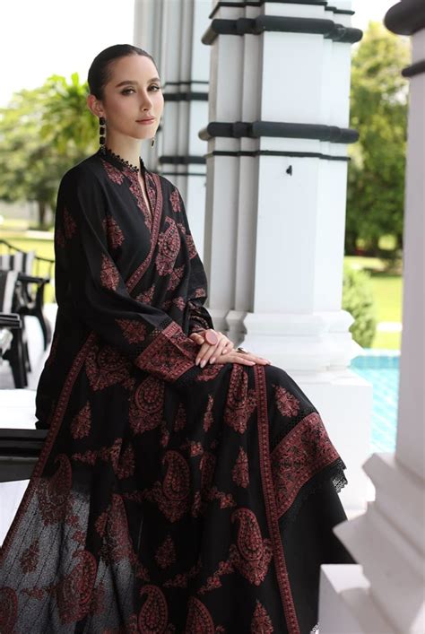 Karandi 3 Piece With Karandi Embroided Shawl