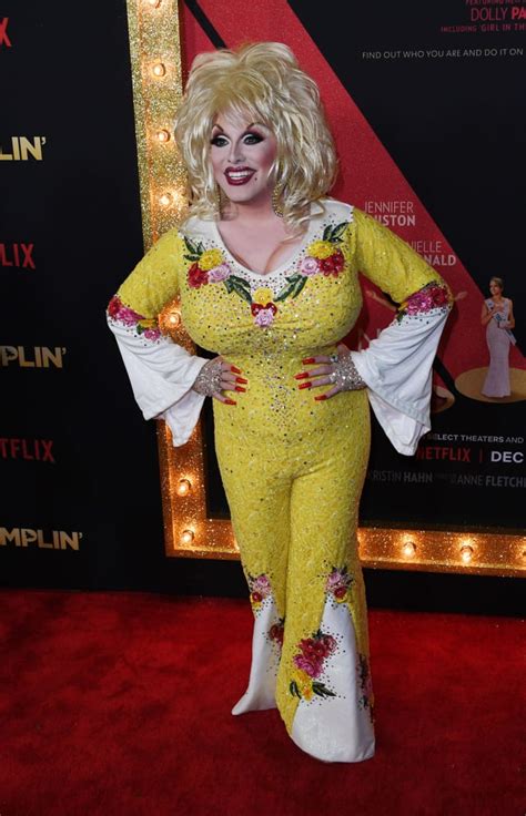 Dolly Parton With Drag Queen At Dumplin Premiere Popsugar Celebrity