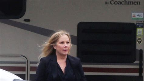 Galerie Christina Applegate Na Cenách Emmy Si Vysloužila Ovace