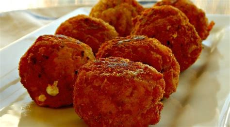 Arancini Stuffed Breaded And Fried Risotto Balls Frugal Hausfrau