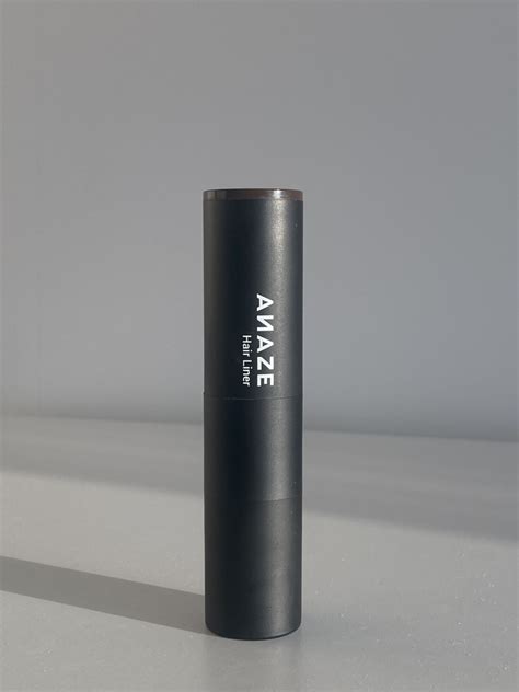 한여름에 콘서트 갈 때 썼었는데 땀을 미친듯이 흘려도 어느정도 남아있